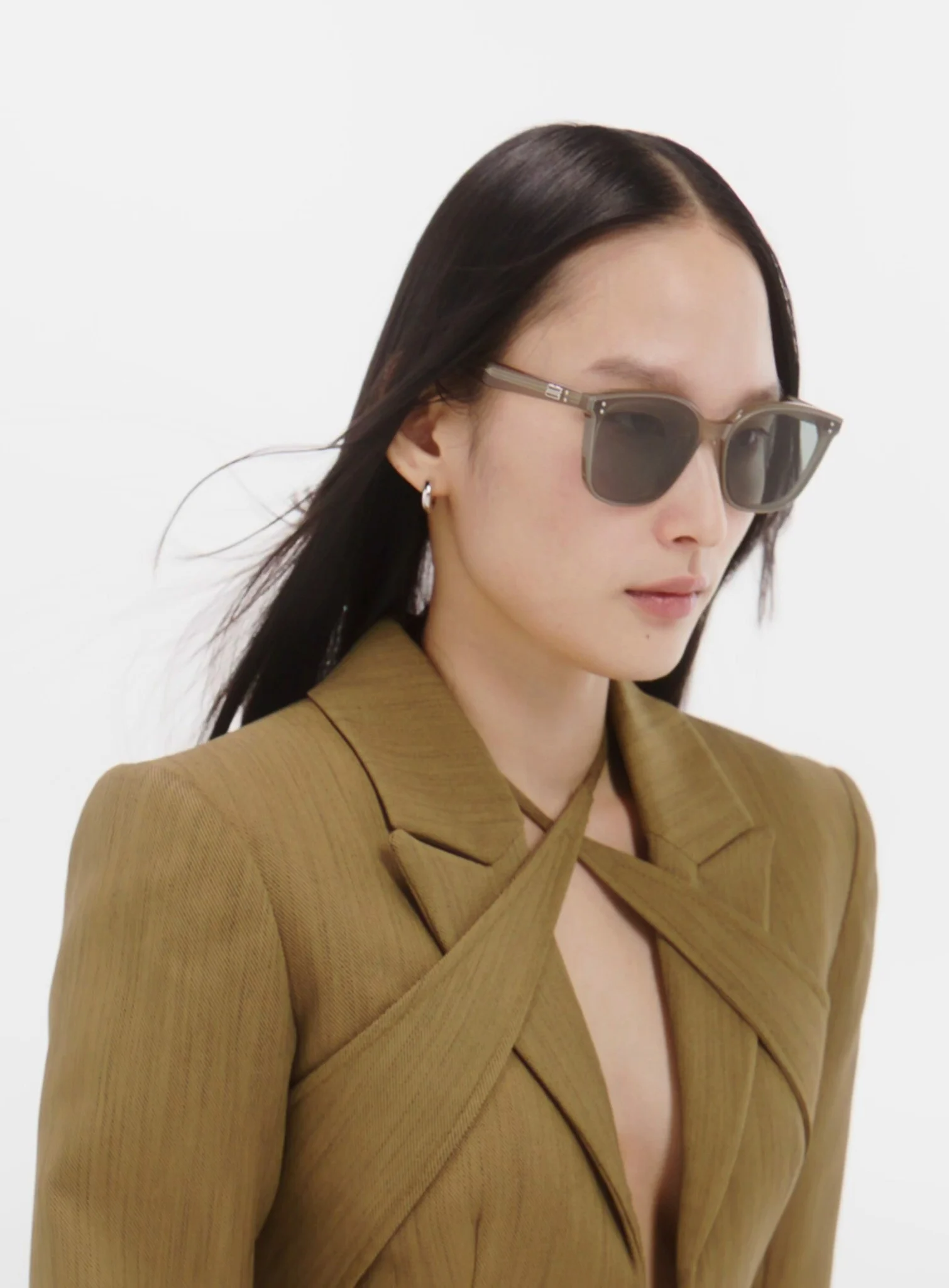 Kính Gentle Monster Queen K2 'Khaki' - Jordan 1