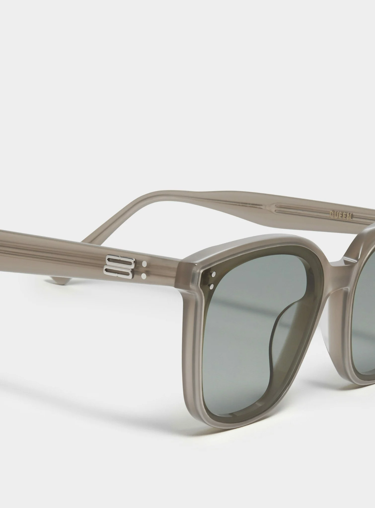 Kính Gentle Monster Queen K2 'Khaki' - Jordan 1