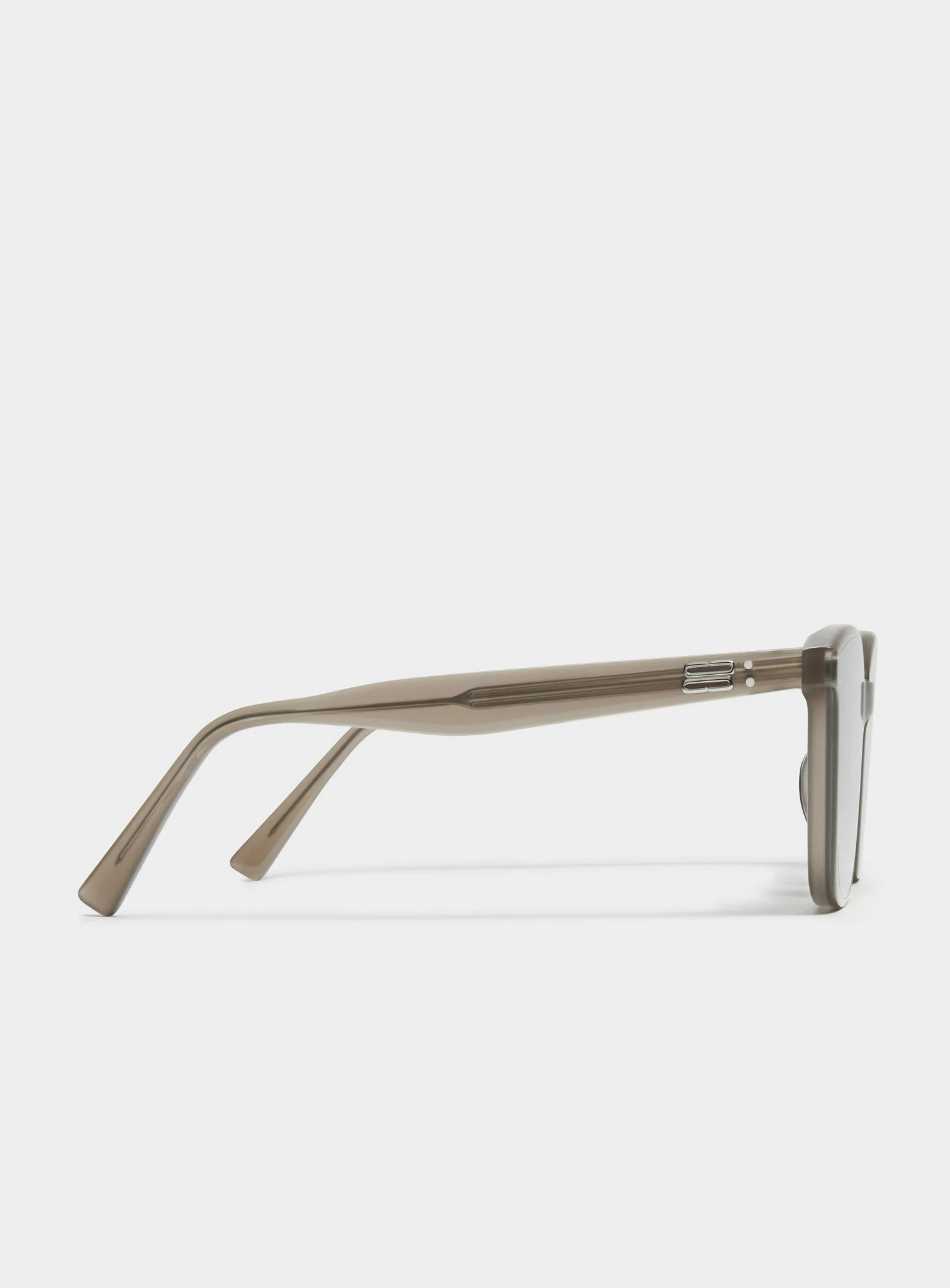 Kính Gentle Monster Queen K2 'Khaki' - Jordan 1