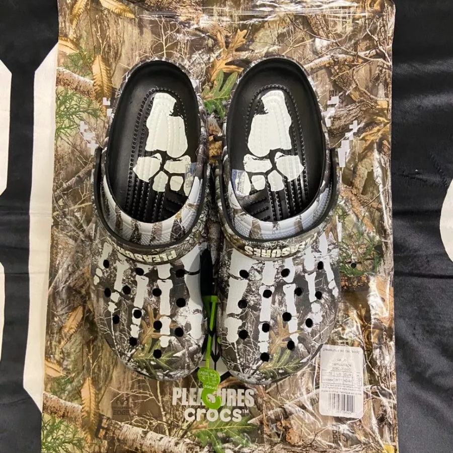 Dép Crocs Classic Clog 'Pleasures Skeleton' 208267-960 - Jordan 1