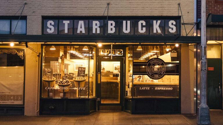Lịch sử Logo của Starbucks và câu chuyện đằng sau qua các năm - Jordan 1