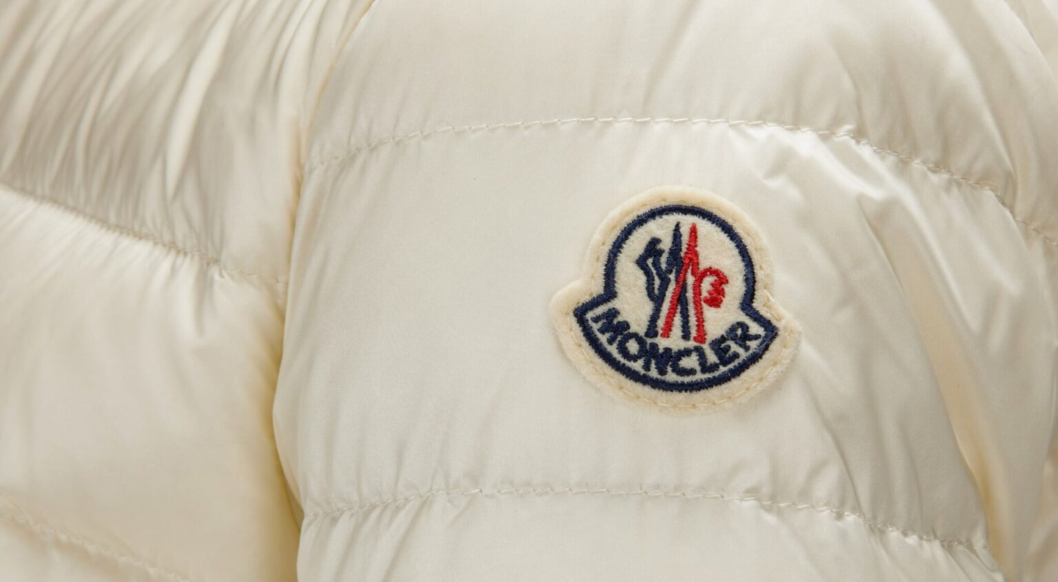 Cách mà logo Moncler thể hiện lịch sử lẫy lừng của thương hiệu