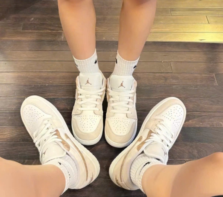 Giày Nike Air Jordan 1 Low ‘Light Bone’ HF1567-200 - Jordan 1